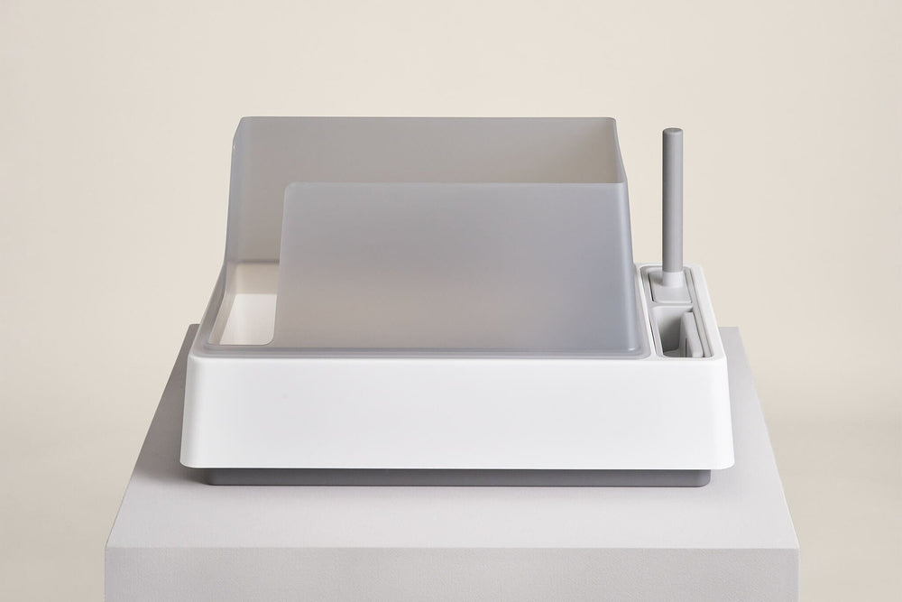 Modern, Easy-to-Clean Litter Box with Built-In Scoop & High Walls